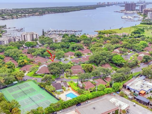 Luxury apartment complex for rent in North Palm Beach, Florida