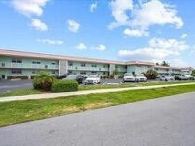 Luxury apartment complex for rent in North Palm Beach, Florida