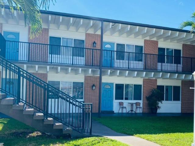 Luxury apartment complex for rent in North Palm Beach, Florida