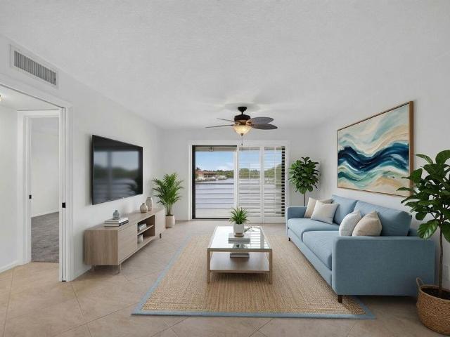 Luxury apartment complex for rent in North Palm Beach, Florida