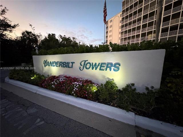 Luxury apartment complex for rent in Naples, Florida