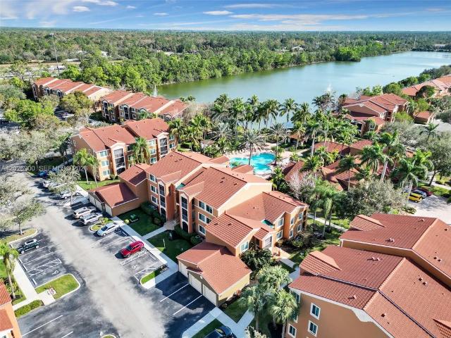 Luxury apartment complex for rent in Naples, United States