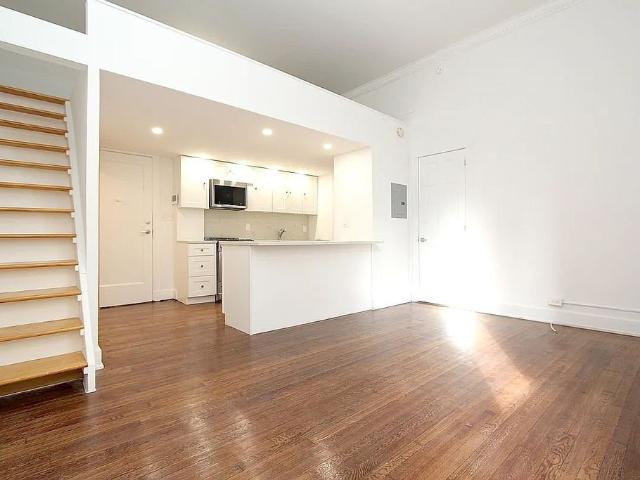 Luxury apartment complex for rent in New York, United States