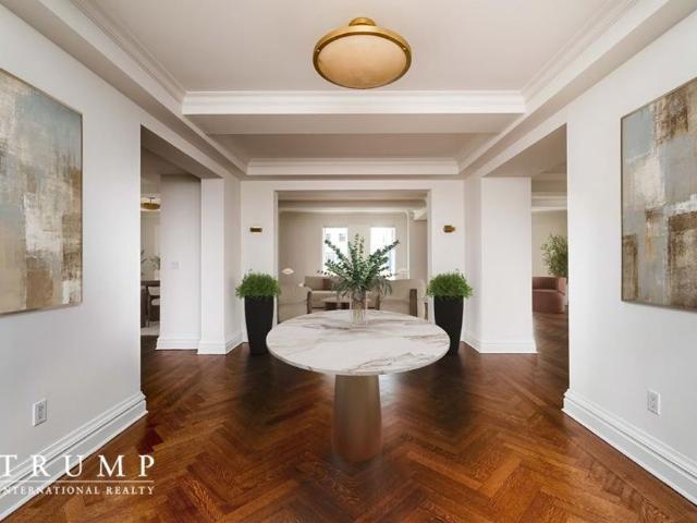 Luxury apartment complex for rent in New York, United States