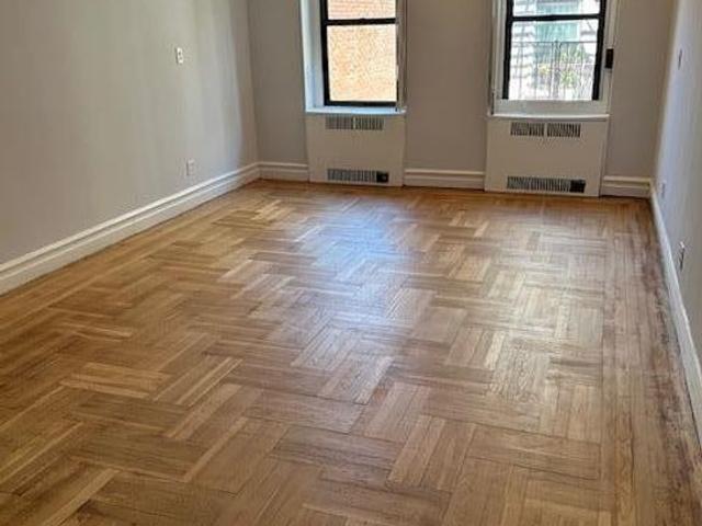 Luxury apartment complex for rent in New York, United States