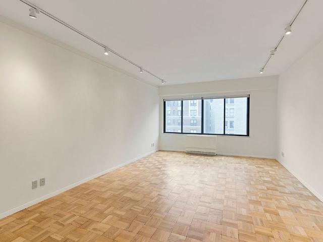 Luxury apartment complex for rent in New York, United States