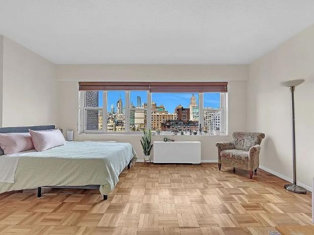 Luxury apartment complex for rent in New York, United States