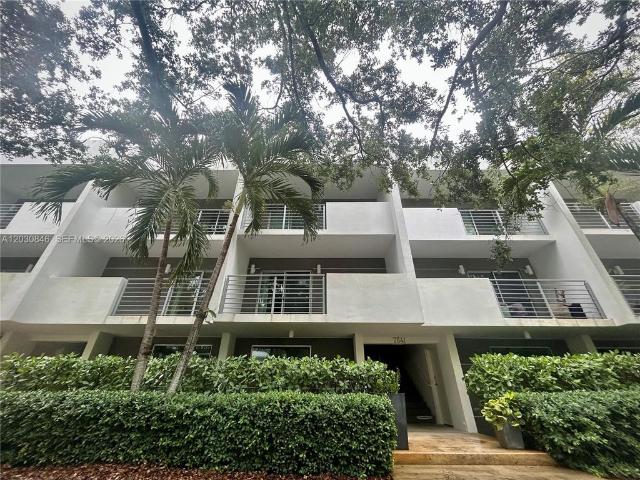 Luxury apartment complex for rent in South Miami, Florida