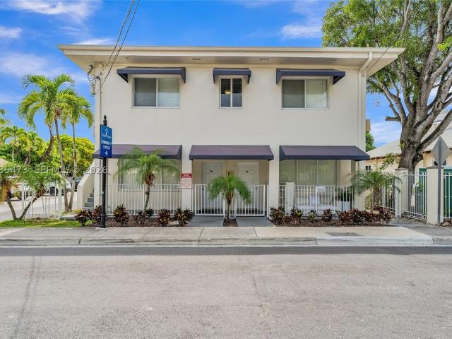 Luxury apartment complex for rent in South Miami, Florida