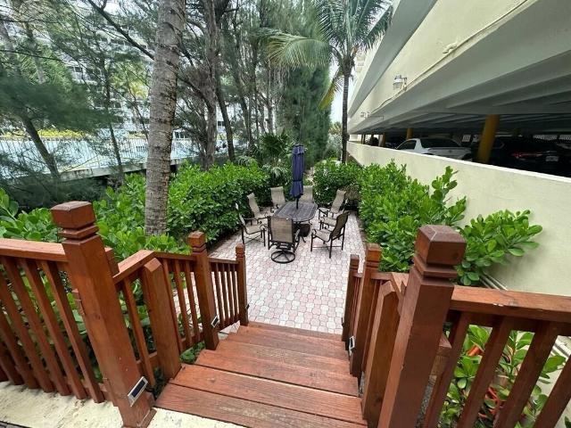 Luxury apartment complex for rent in South Palm Beach, United States