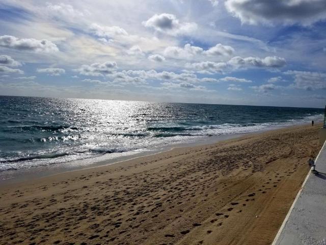 Luxury apartment complex for rent in South Palm Beach, United States