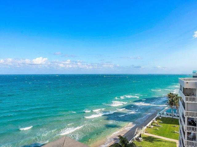 Luxury apartment complex for rent in South Palm Beach, United States