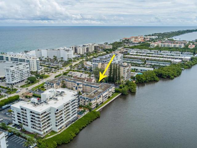 Luxury apartment complex for rent in South Palm Beach, United States
