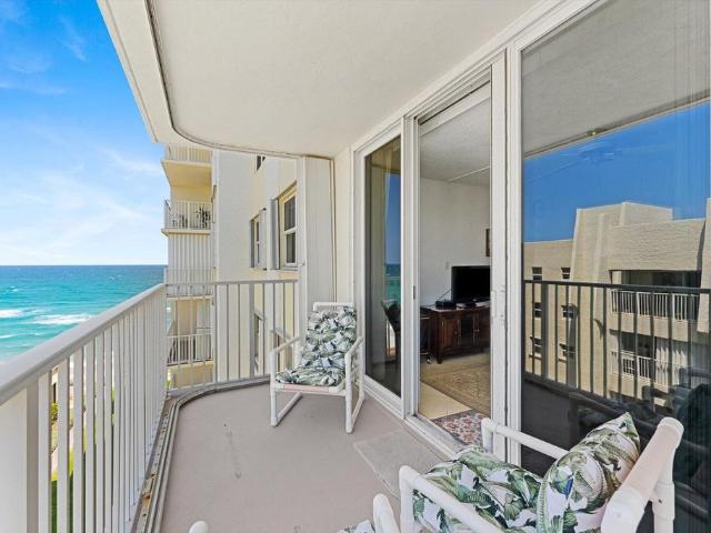 Luxury apartment complex for rent in South Palm Beach, Florida