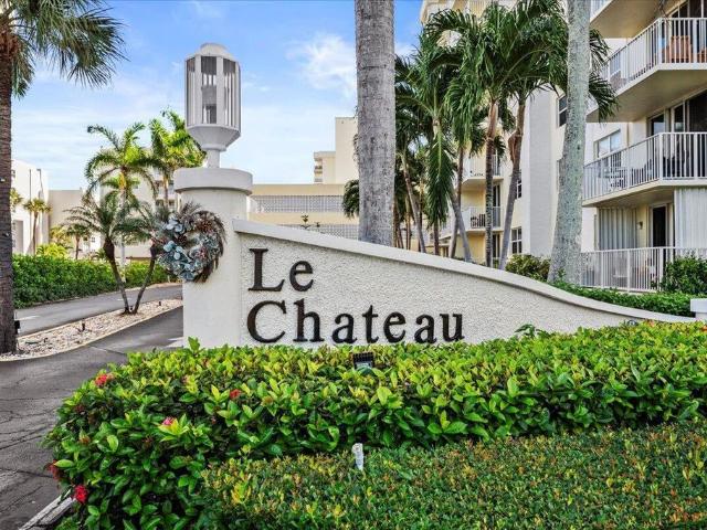 Luxury apartment complex for rent in South Palm Beach, Florida