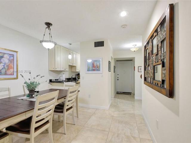 Luxury apartment complex for rent in South Palm Beach, Florida