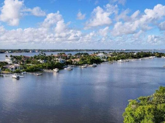 Luxury apartment complex for rent in South Palm Beach, Florida