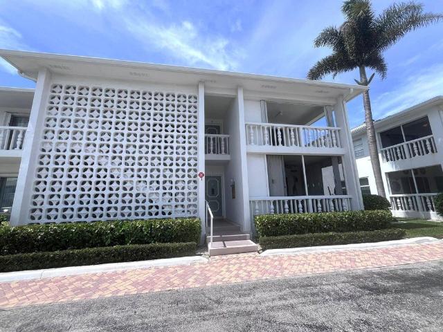 Luxury apartment complex for rent in South Palm Beach, Florida