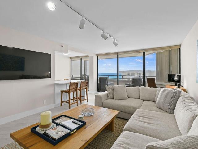 Luxury apartment complex for rent in South Palm Beach, Florida