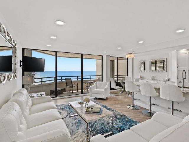 Luxury apartment complex for rent in South Palm Beach, United States