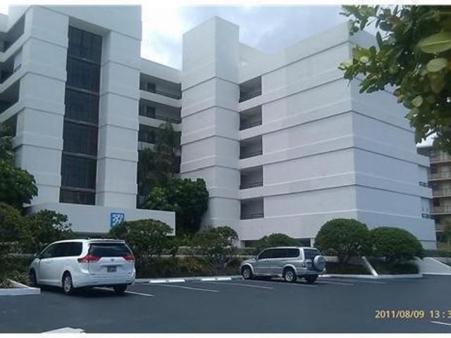 Luxury apartment complex for rent in South Palm Beach, Florida