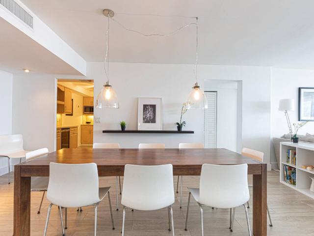Luxury apartment complex for rent in South Palm Beach, Florida