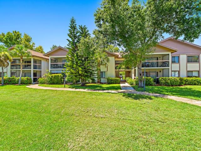 Luxury apartment complex for rent in Stuart, Florida