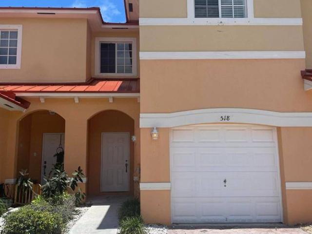 Luxury apartment complex for rent in Stuart, Florida