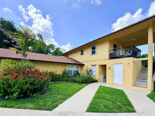 Luxury apartment complex for rent in Stuart, Florida