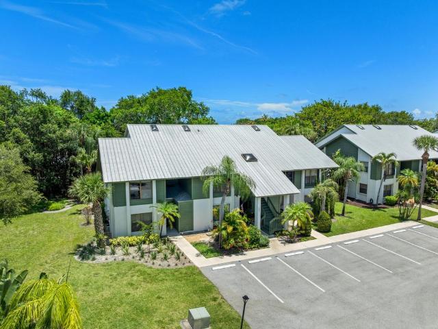 Luxury apartment complex for rent in Stuart, Florida