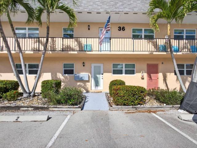 Luxury apartment complex for rent in Stuart, Florida