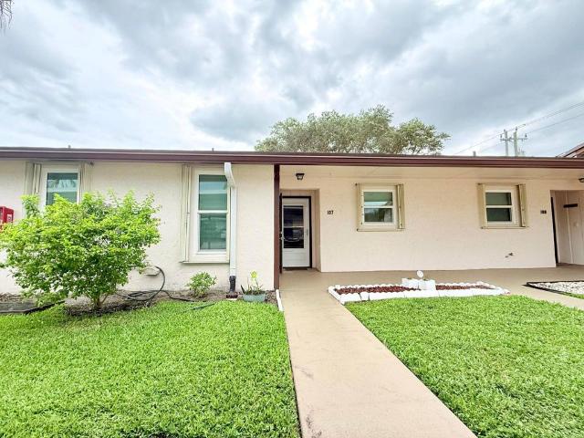 Luxury apartment complex for rent in Stuart, United States