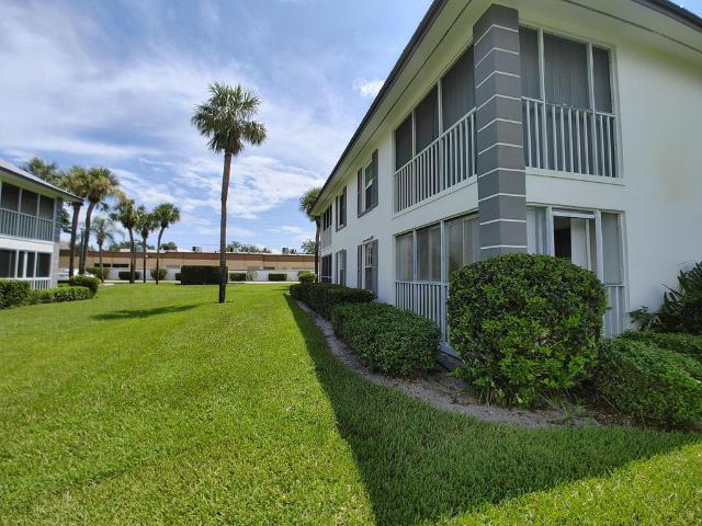 Luxury apartment complex for rent in Stuart, United States
