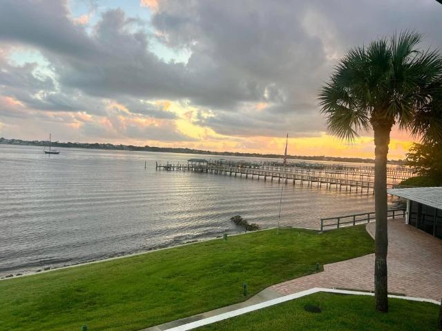 Luxury apartment complex for rent in Stuart, United States