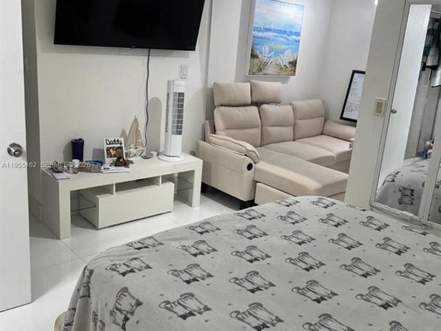 Luxury apartment complex for rent in Sunny Isles Beach, Florida