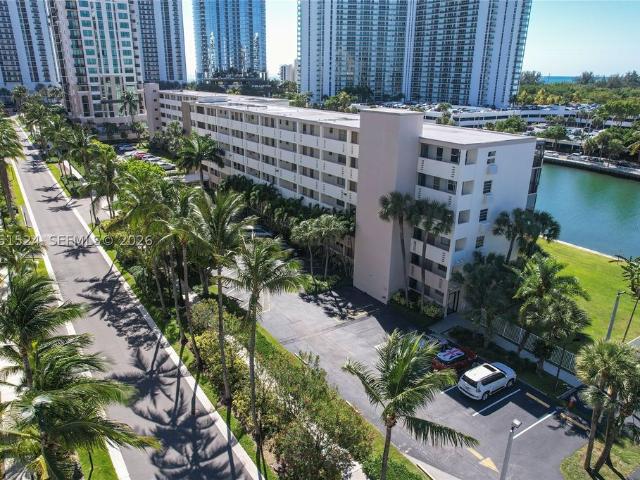 Luxury apartment complex for rent in Sunny Isles Beach, Florida