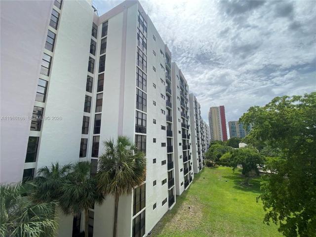 Luxury apartment complex for rent in Sunny Isles Beach, Florida