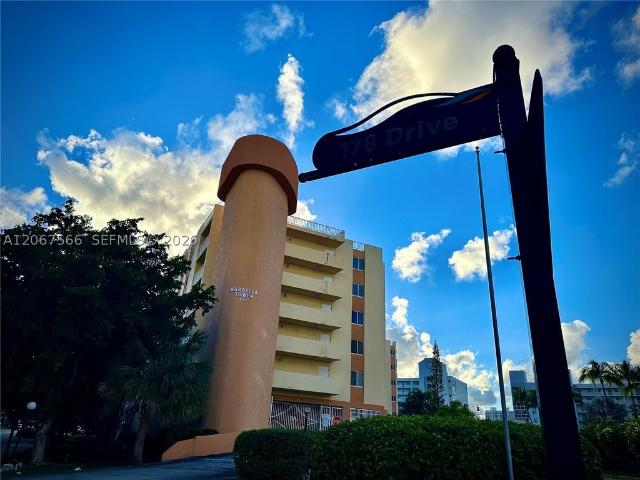 Luxury apartment complex for rent in Sunny Isles Beach, Florida