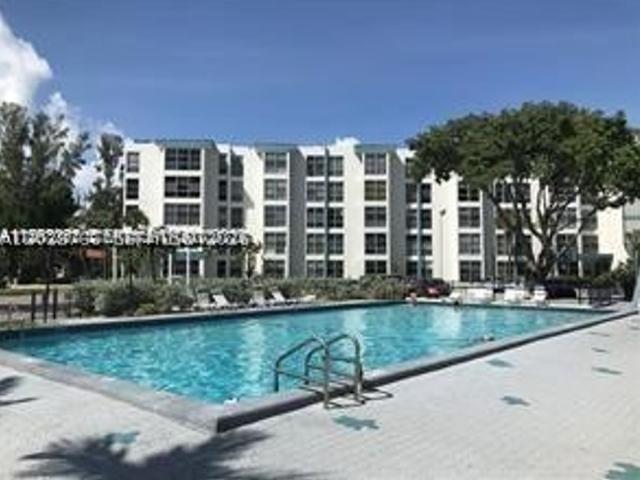 Luxury apartment complex for rent in Sunny Isles Beach, Florida