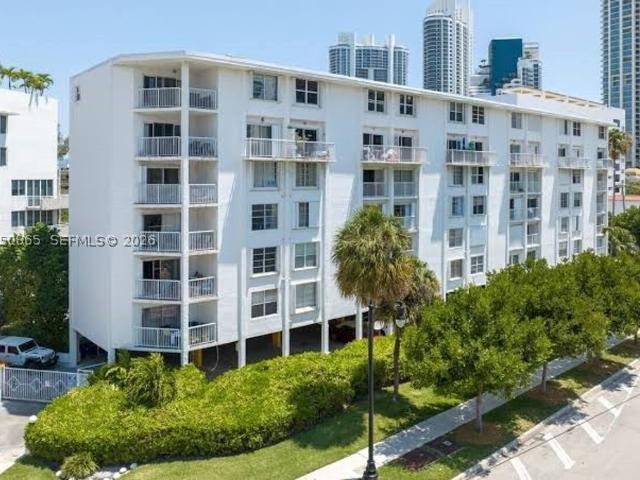 Luxury apartment complex for rent in Sunny Isles Beach, Florida