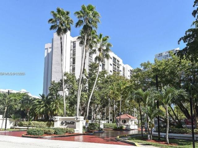 Luxury apartment complex for rent in Sunny Isles Beach, Florida