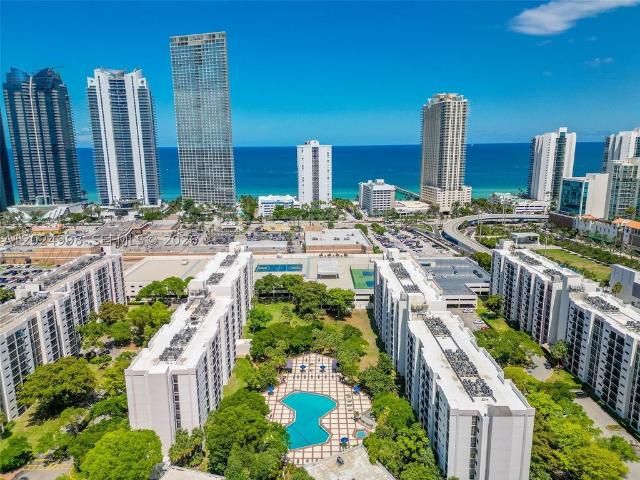 Luxury apartment complex for rent in Sunny Isles Beach, Florida