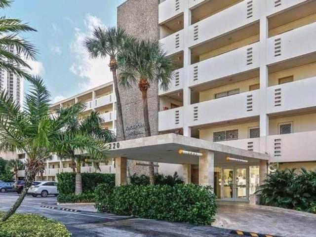 Luxury apartment complex for rent in Sunny Isles Beach, United States