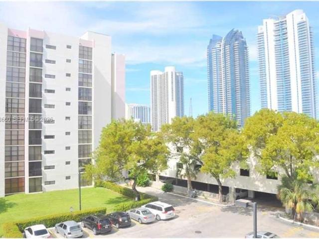 Luxury apartment complex for rent in Sunny Isles Beach, United States