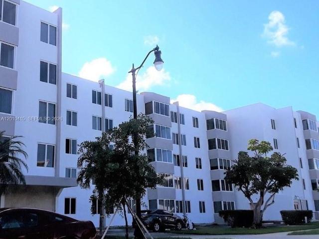 Luxury apartment complex for rent in Sunny Isles Beach, United States
