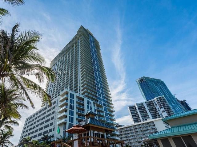 Luxury apartment complex for rent in Sunny Isles Beach, United States