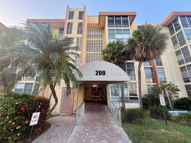 Luxury apartment complex for rent in Sunny Isles Beach, United States