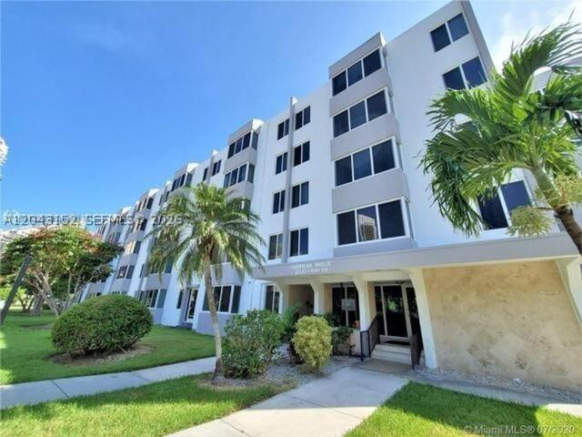 Luxury apartment complex for rent in Sunny Isles Beach, United States