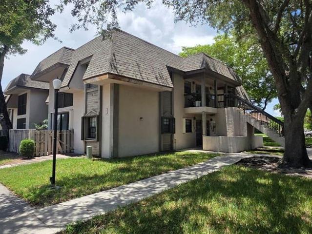 Luxury apartment complex for rent in Sunrise, United States