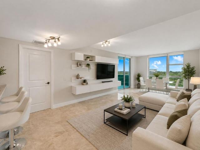Luxury apartment complex for rent in Sunrise, United States